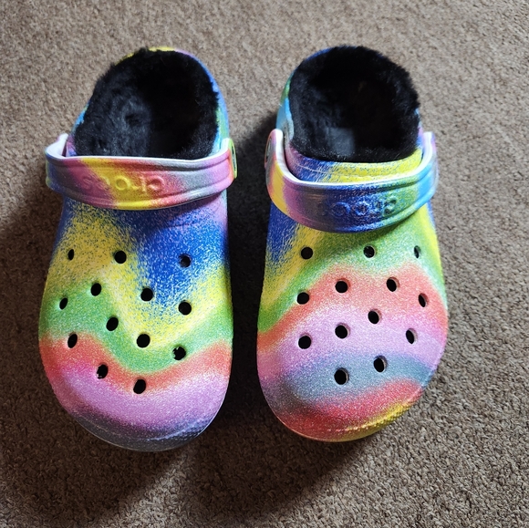 CROCS | Shoes | Crocs Faux Fur Lined Clogs Spray Dye Rainbow Unisex ...
